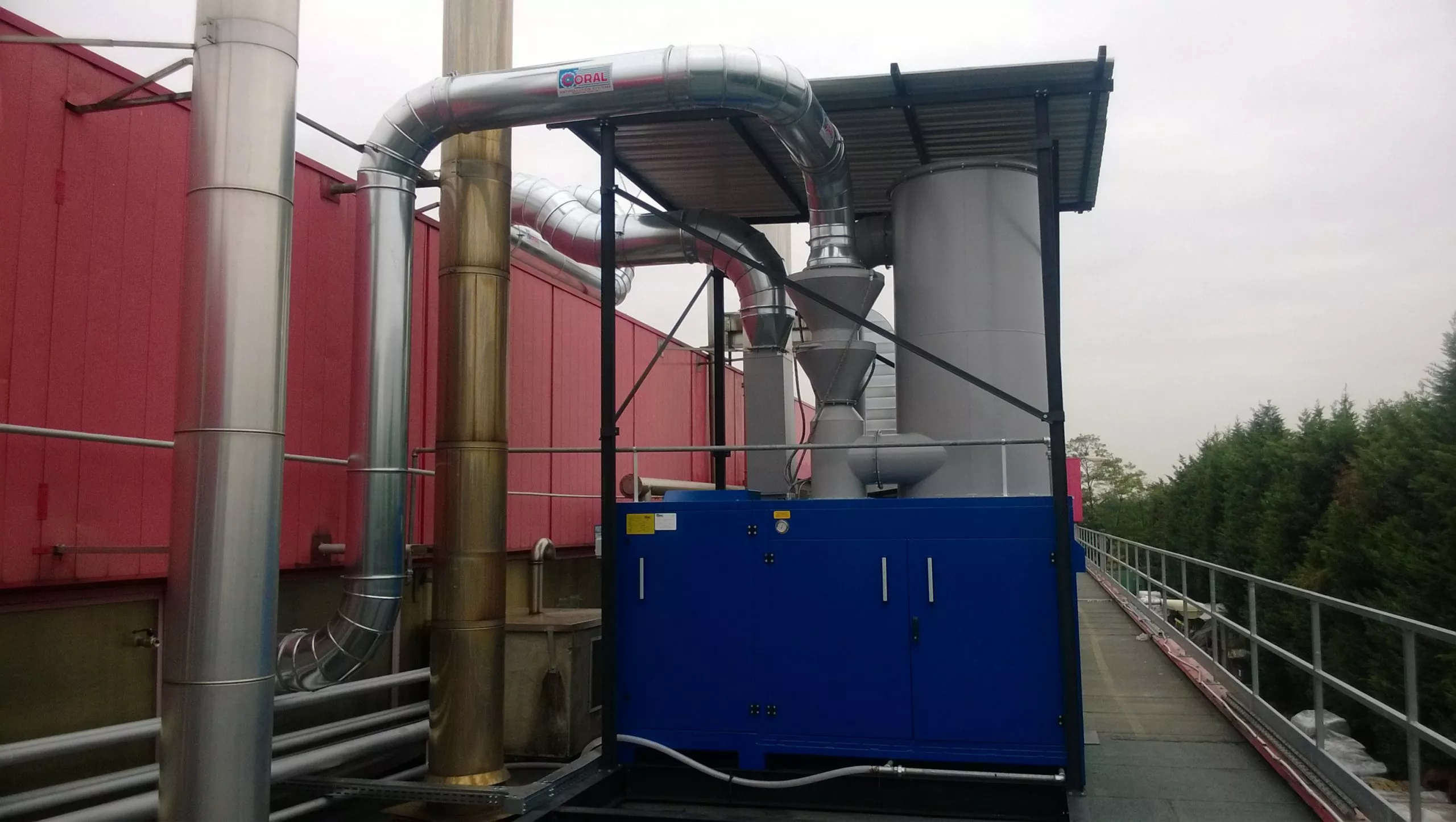 Hydrophobic industrial dust extraction system - Coral